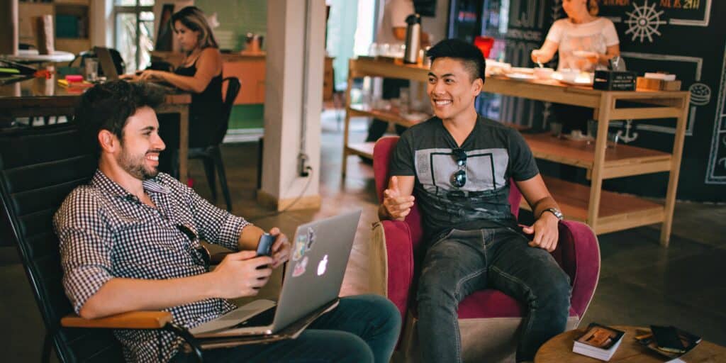 12 Powerful Tips For Starting Conversations With Strangers