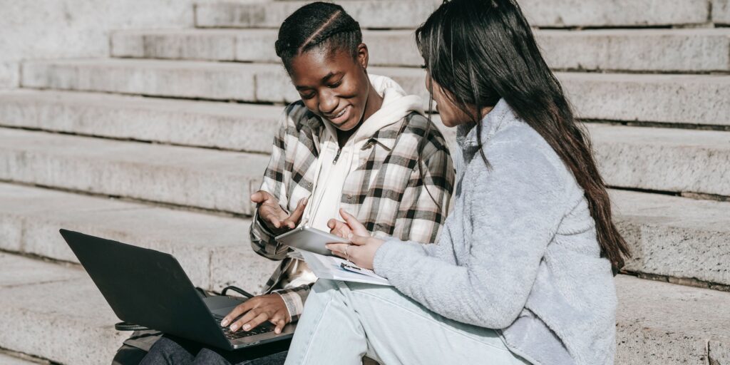 12 Powerful Tips For Starting Conversations With Strangers