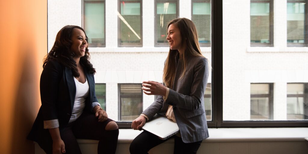 12 Powerful Tips For Starting Conversations With Strangers