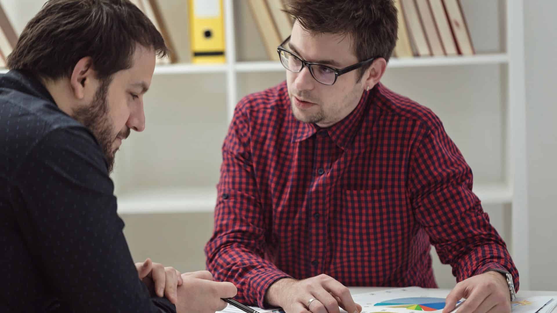 How To Handle Underperforming Employees (In-Depth Guide)